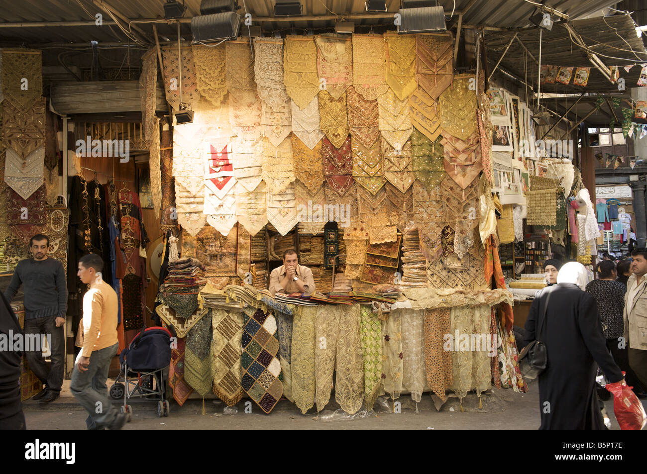 Cloth stall hi-res stock photography and images - Alamy