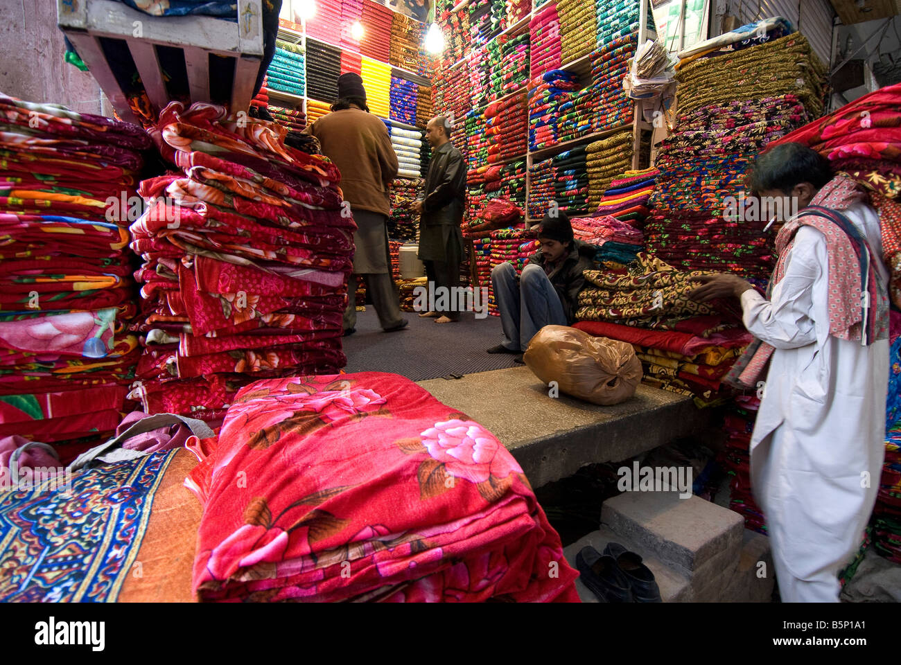 Cloth Sales Shop Lahore Pakistan Stock Photo - Alamy
