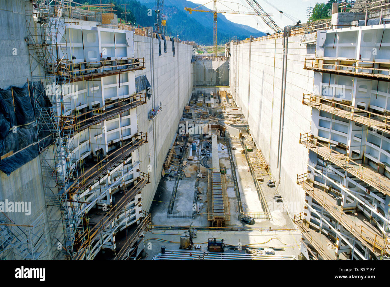 New lock construction Bonneville Dam Stock Photo - Alamy