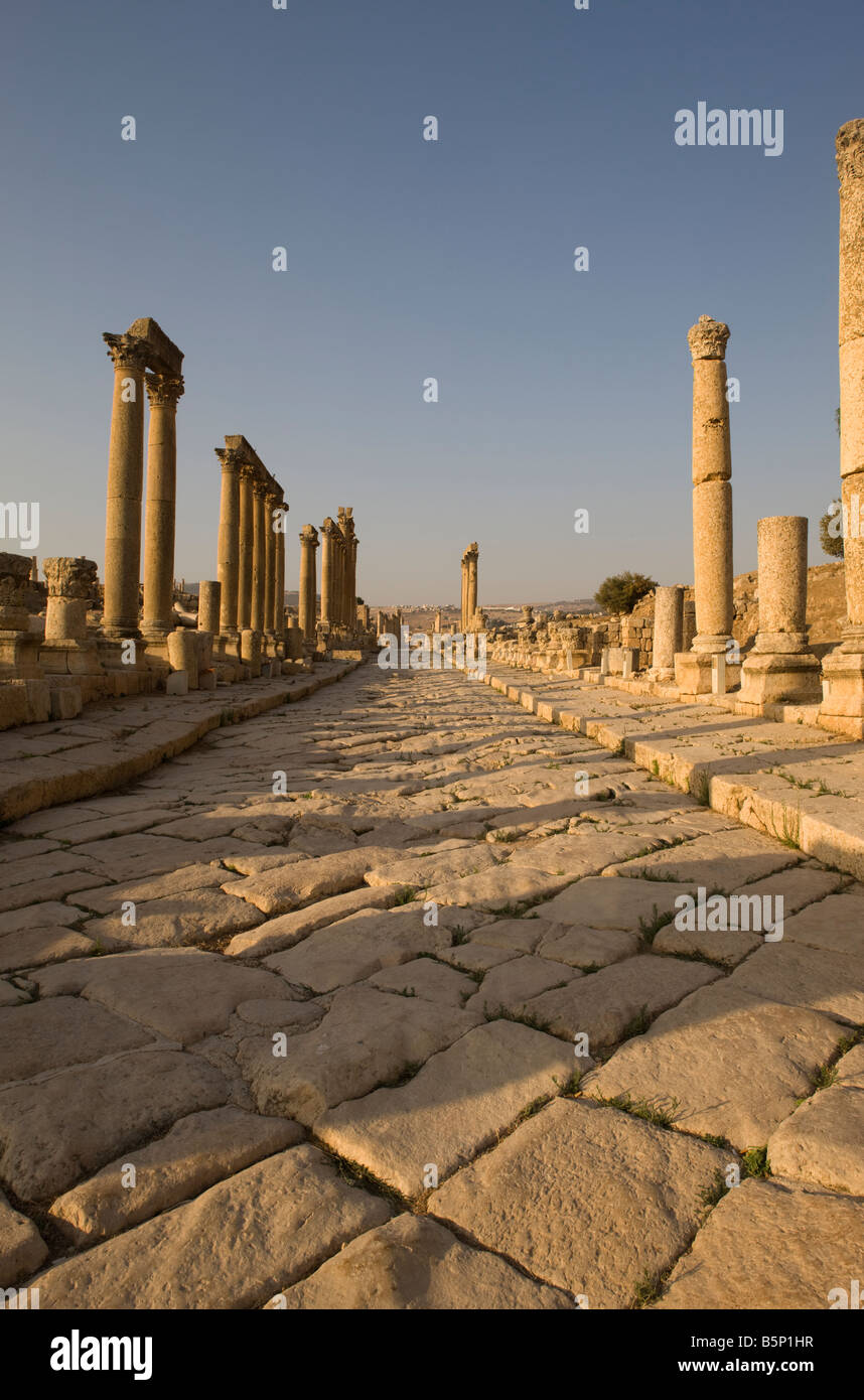 CARDO MAXIMUS GRECO ROMAN COLONNADED STREET RUINS JERASH JORDAN Stock ...