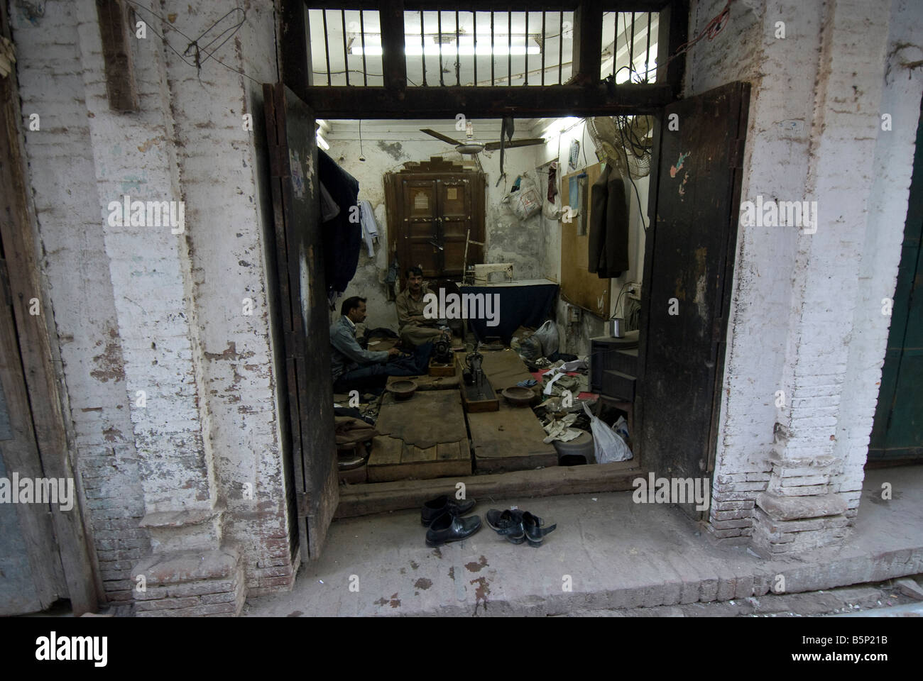Tailors in Backstreet Lahore Pakistan Stock Photo - Alamy