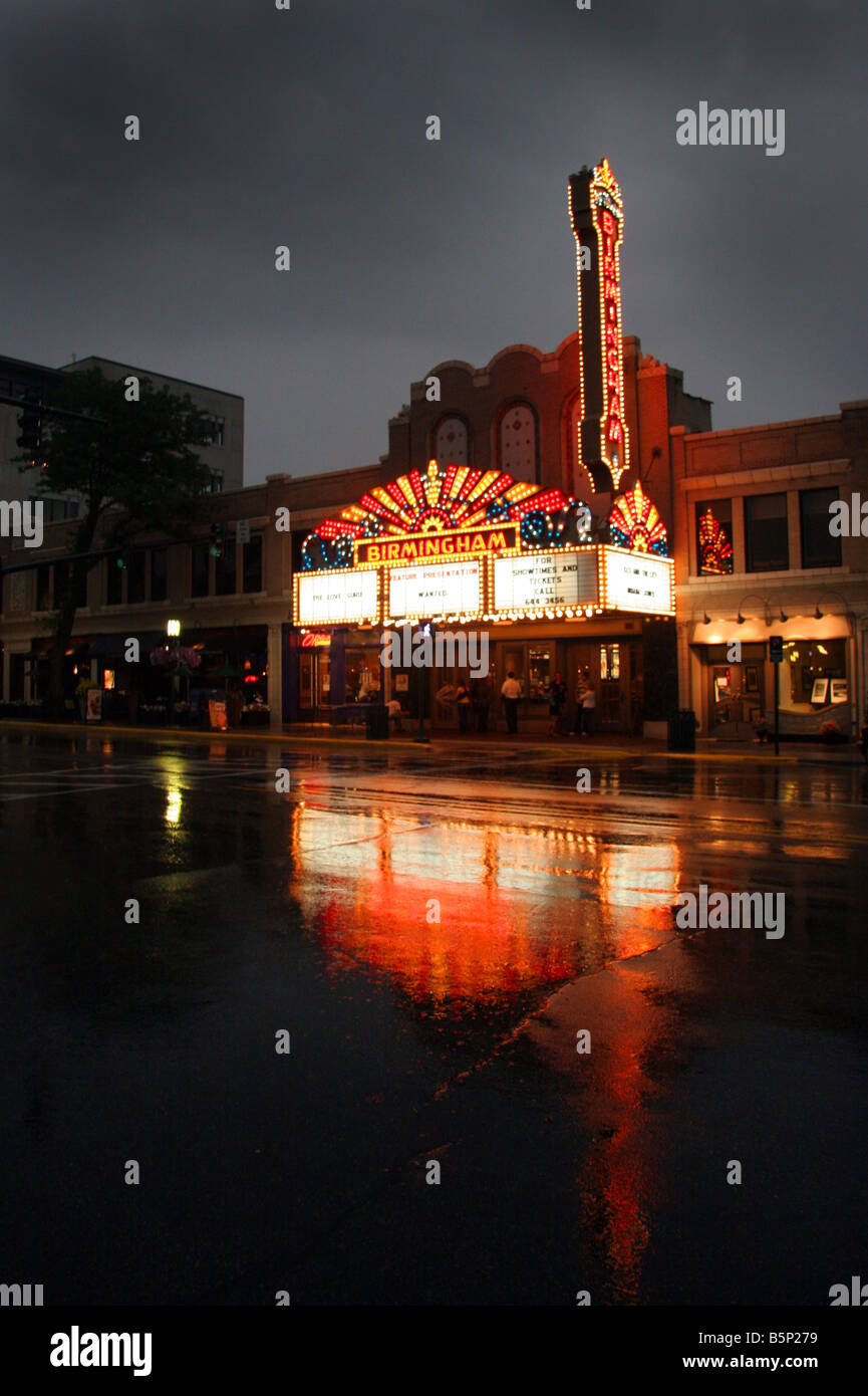 American cinema exterior hi-res stock photography and images - Alamy