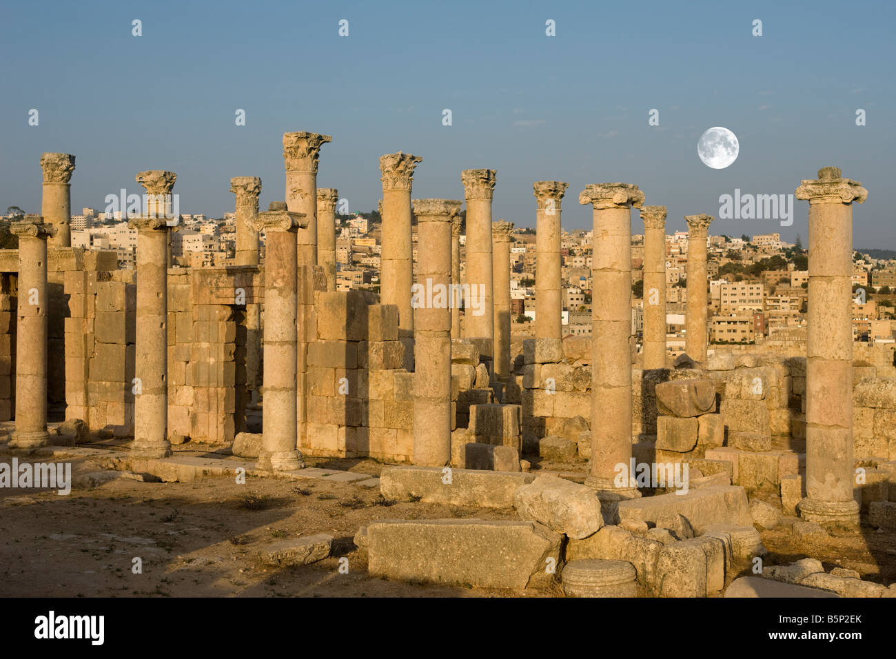 STONE COLUMNS SAINT THEODORE CHURCH RUINS JERASH JORDAN Stock Photo - Alamy