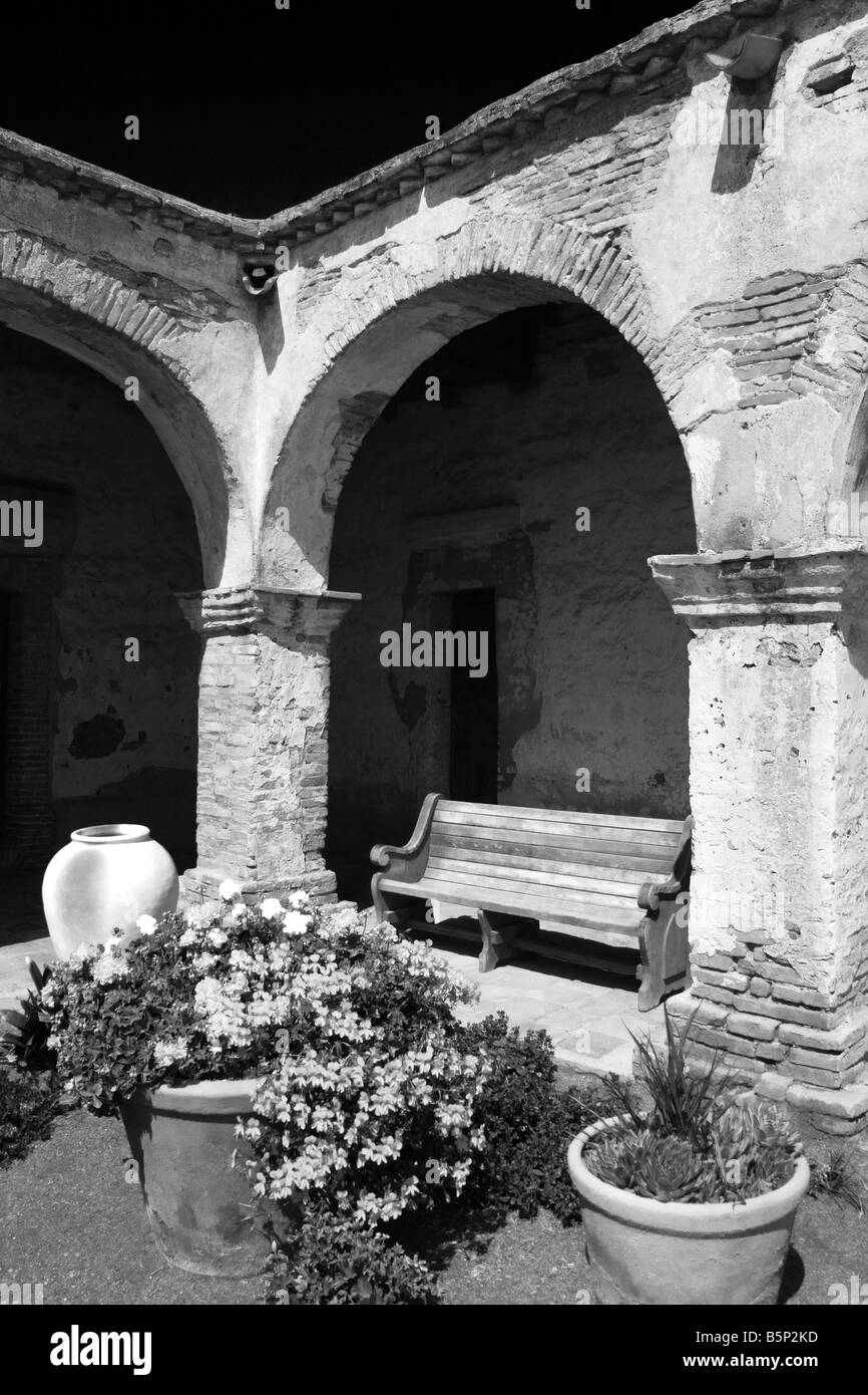 San juan capistrano mission california Black and White Stock Photos ...
