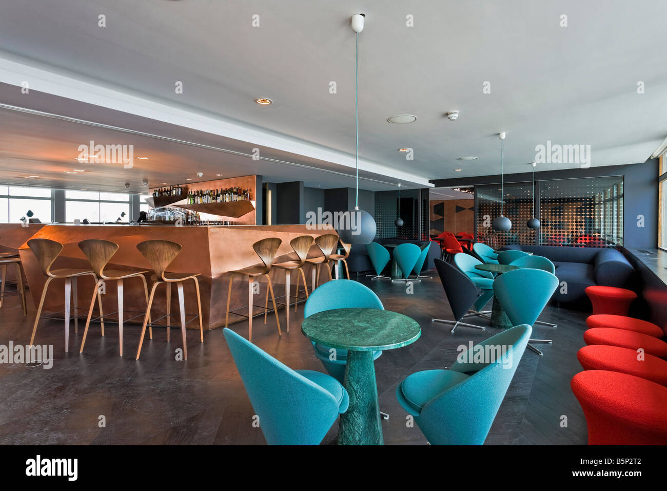 Paramount Club champagne bar at the Centre Point Building in London ...