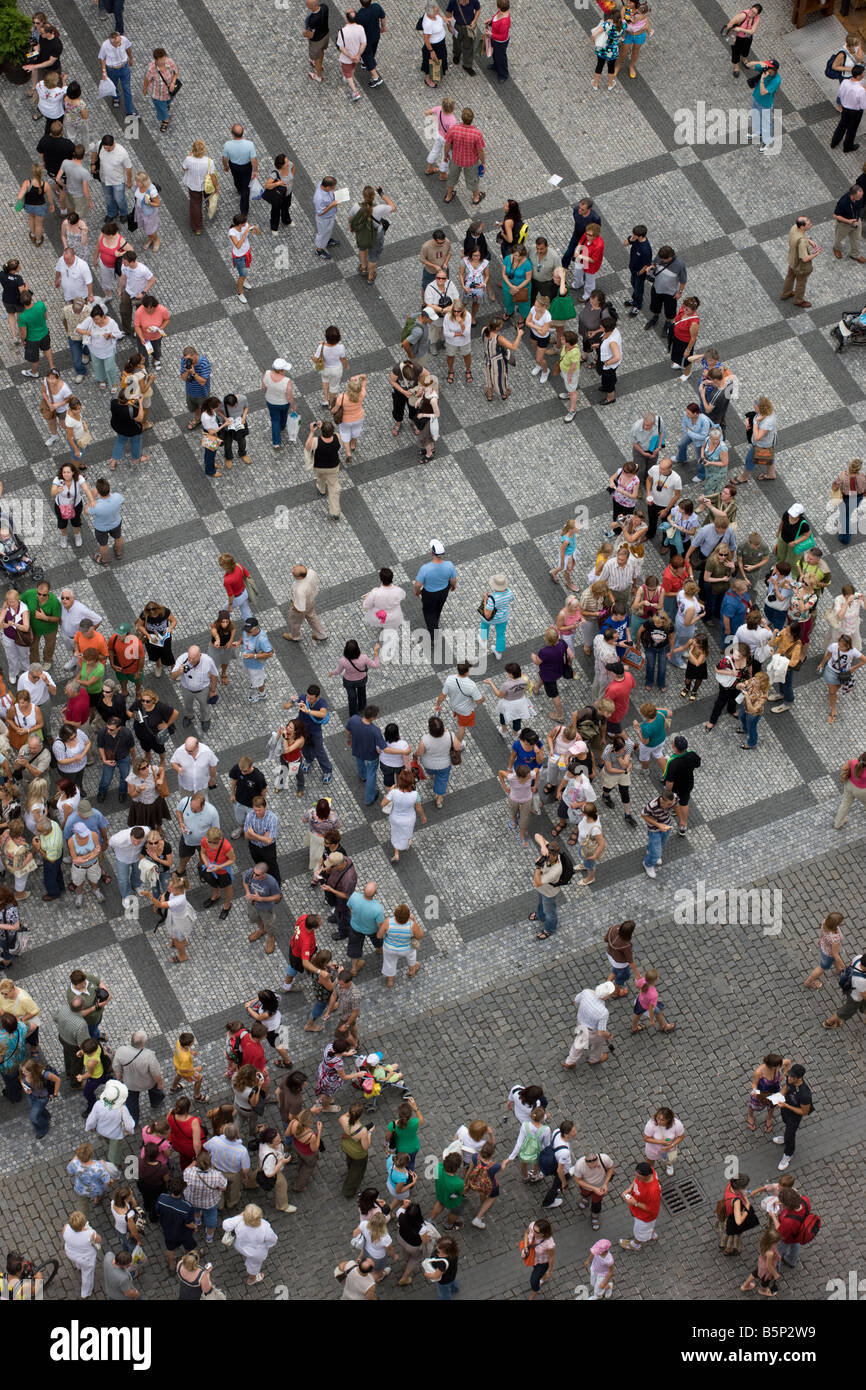 Overhead Crowd Stock Photos & Overhead Crowd Stock Images - Alamy
