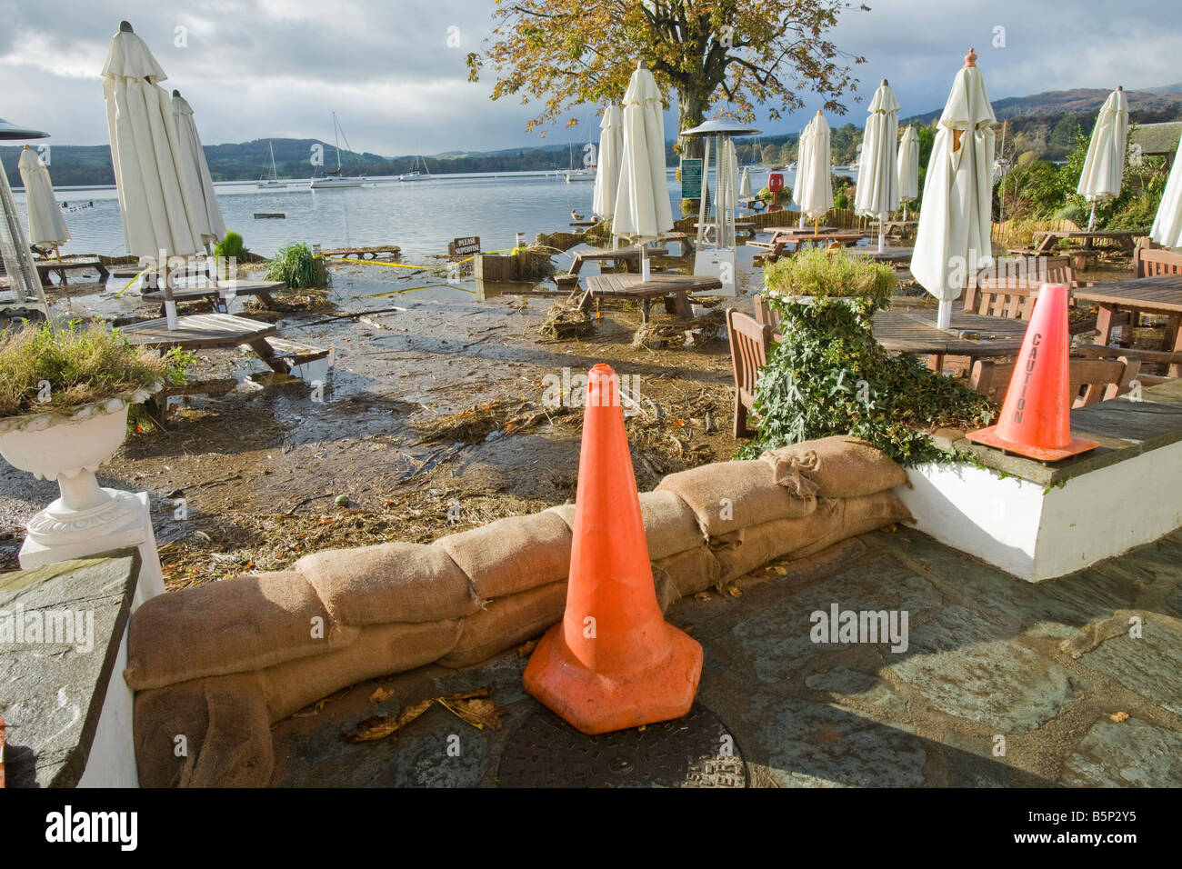 Flooding in the beer garden of The Wateredge Inn at Waterhead on Lake ...
