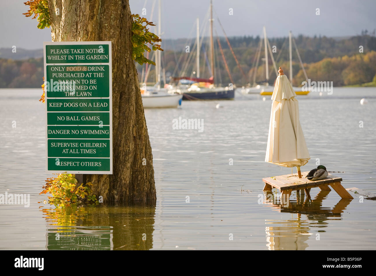 Flooding in the beer garden of The Wateredge Inn at Waterhead on Lake ...