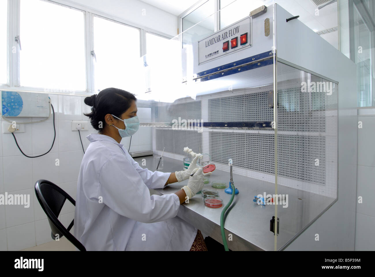 A MODERN LABORATORY Stock Photo - Alamy