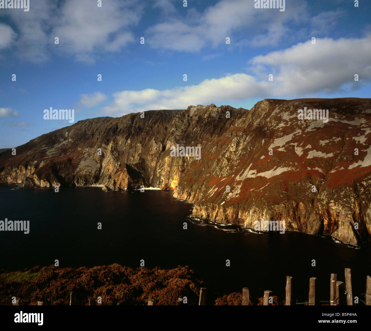 The dramatic cliffs of Slieve League The Amharc Mor near Bunglass ...