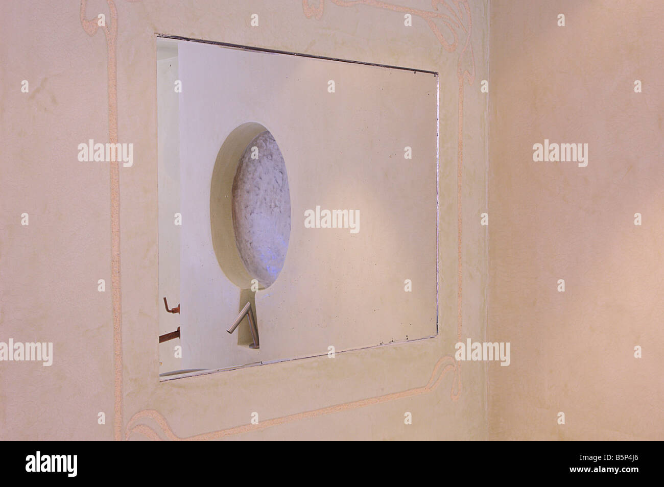 Interior Bath with Moroccan plaster walls technique called tadelakt ...