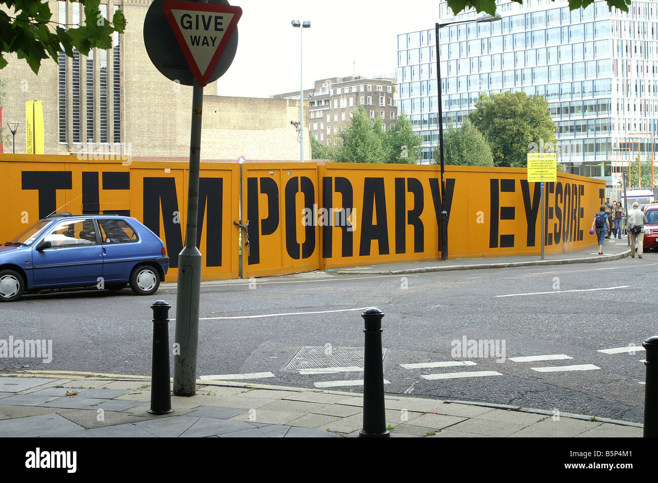 Yellow sign funny hi-res stock photography and images - Alamy
