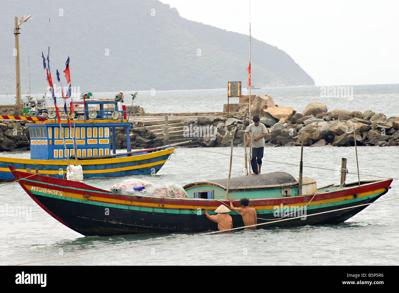 fishing boat and fishers in con son island port, vietnam Stock Photo ...
