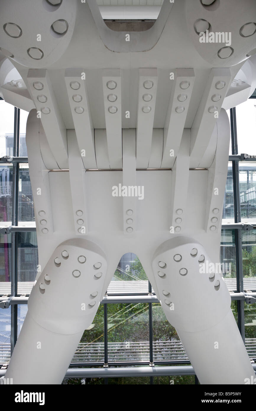 Metal struts hi-res stock photography and images - Alamy