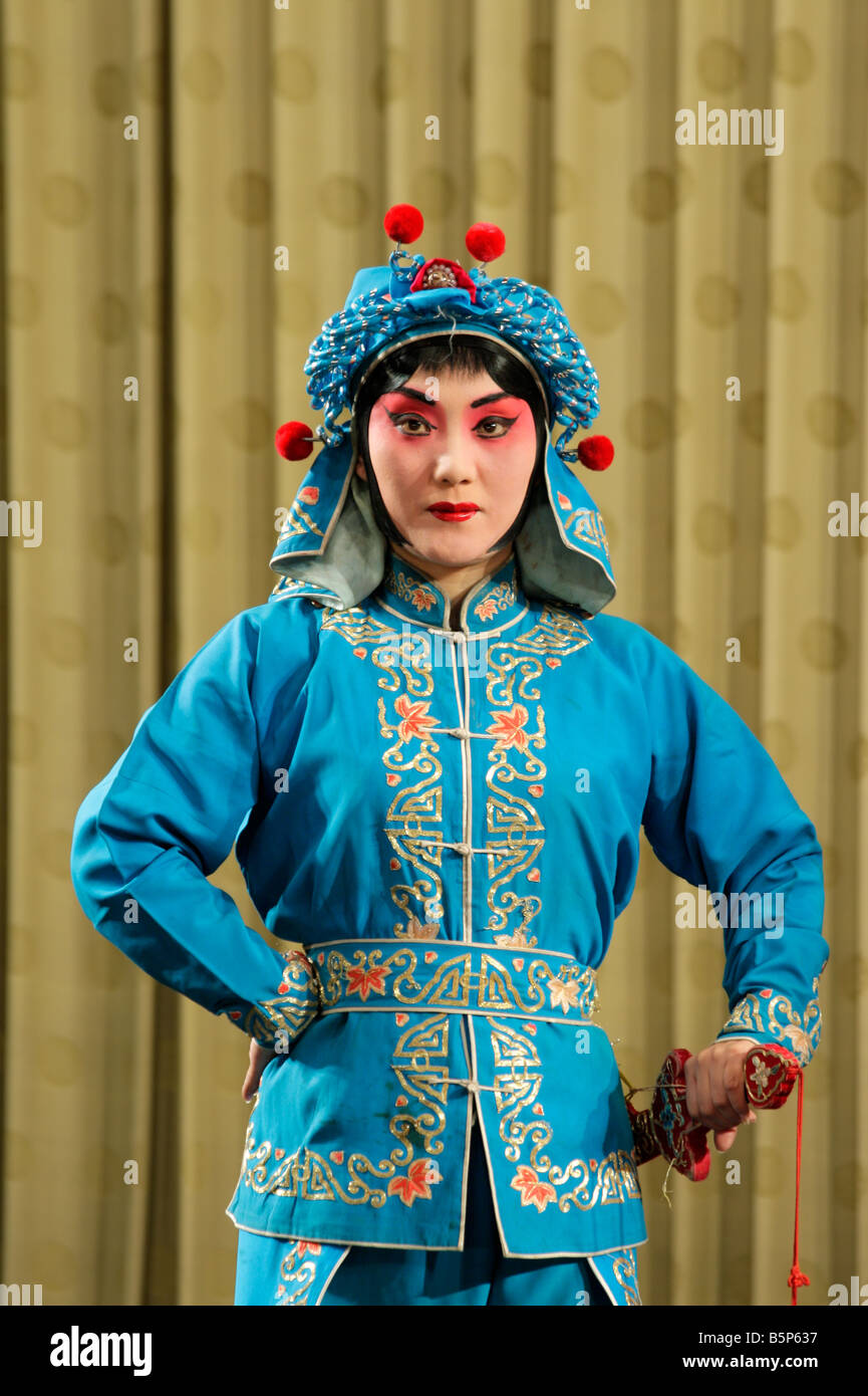 Female actor perfoming in the famous Chinese Opera (Beijing Opera ...