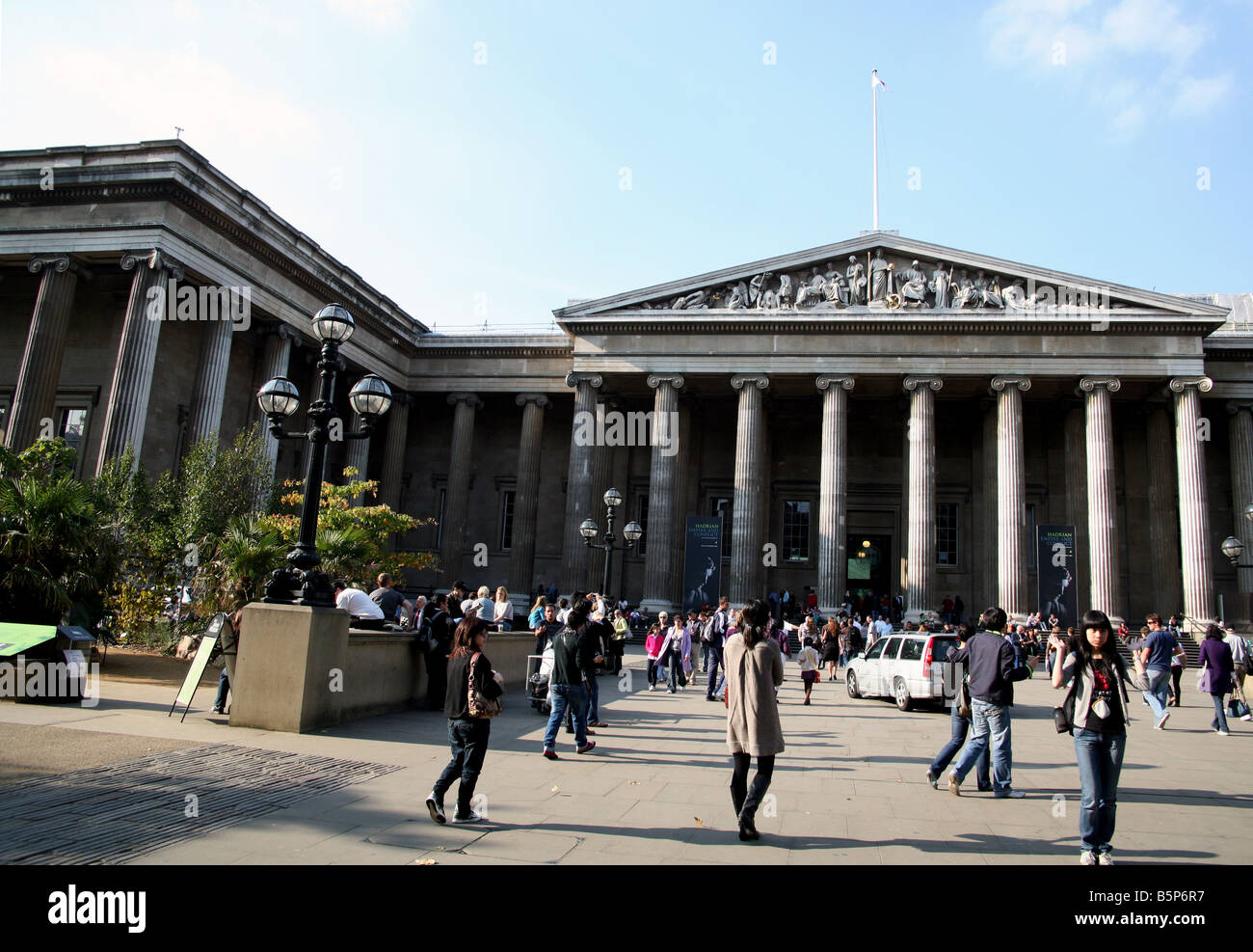 British museum front entrance hi-res stock photography and images - Alamy
