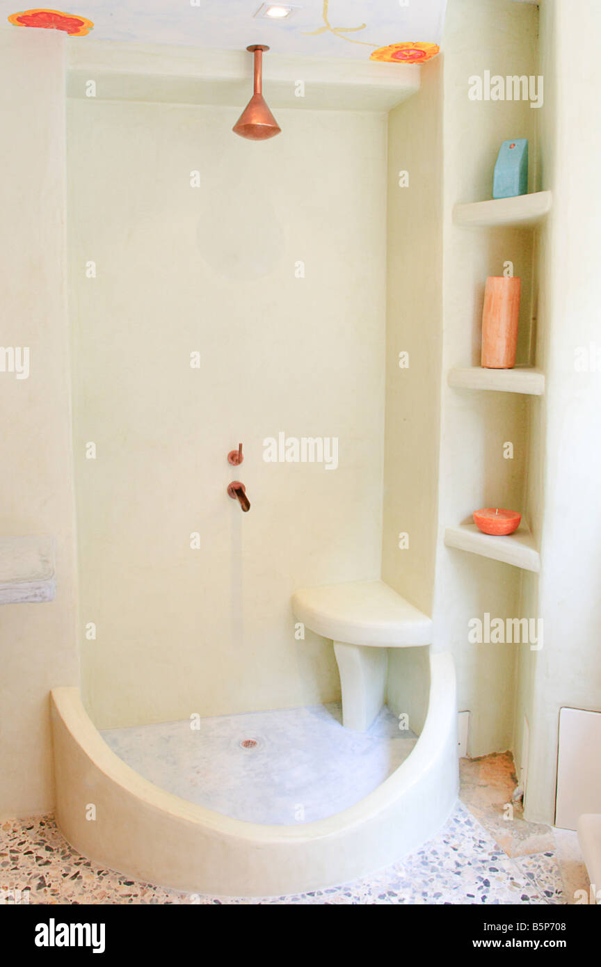 Interior Bath with Moroccan plaster walls technique called tadelakt ...