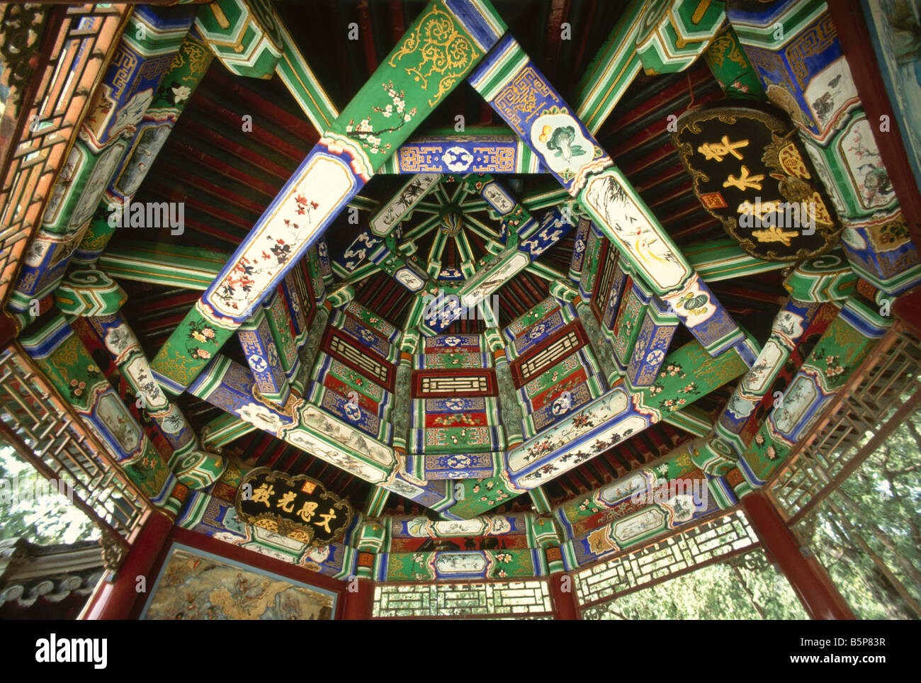 Summer palace beijing ceiling hi-res stock photography and images - Alamy