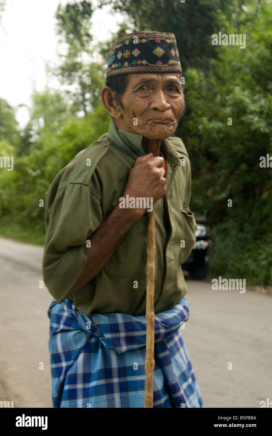 An old Floresian man, near to Cancar (Flores - Indonesia). Vieil homme ...