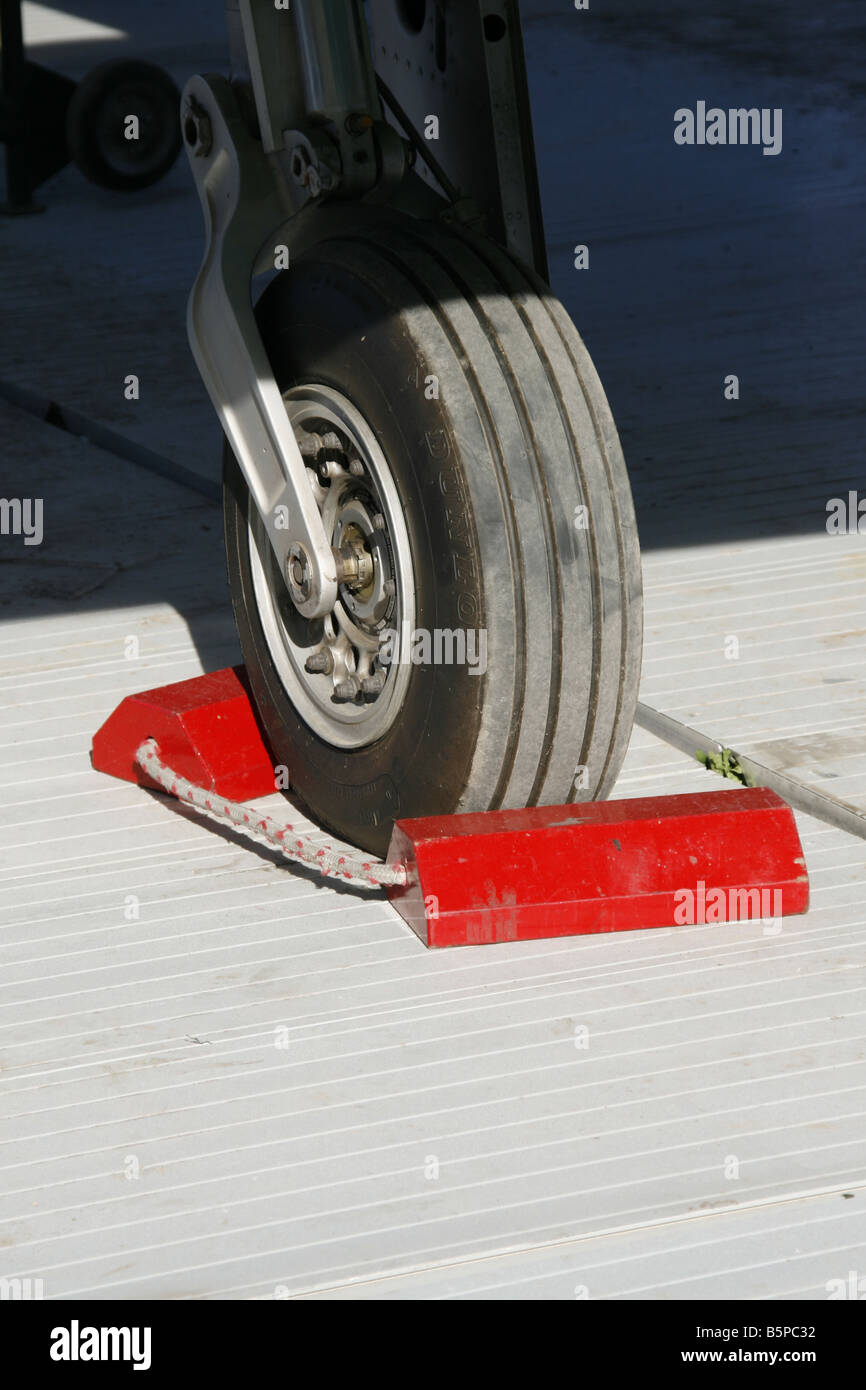 Tire chocks hi-res stock photography and images - Alamy