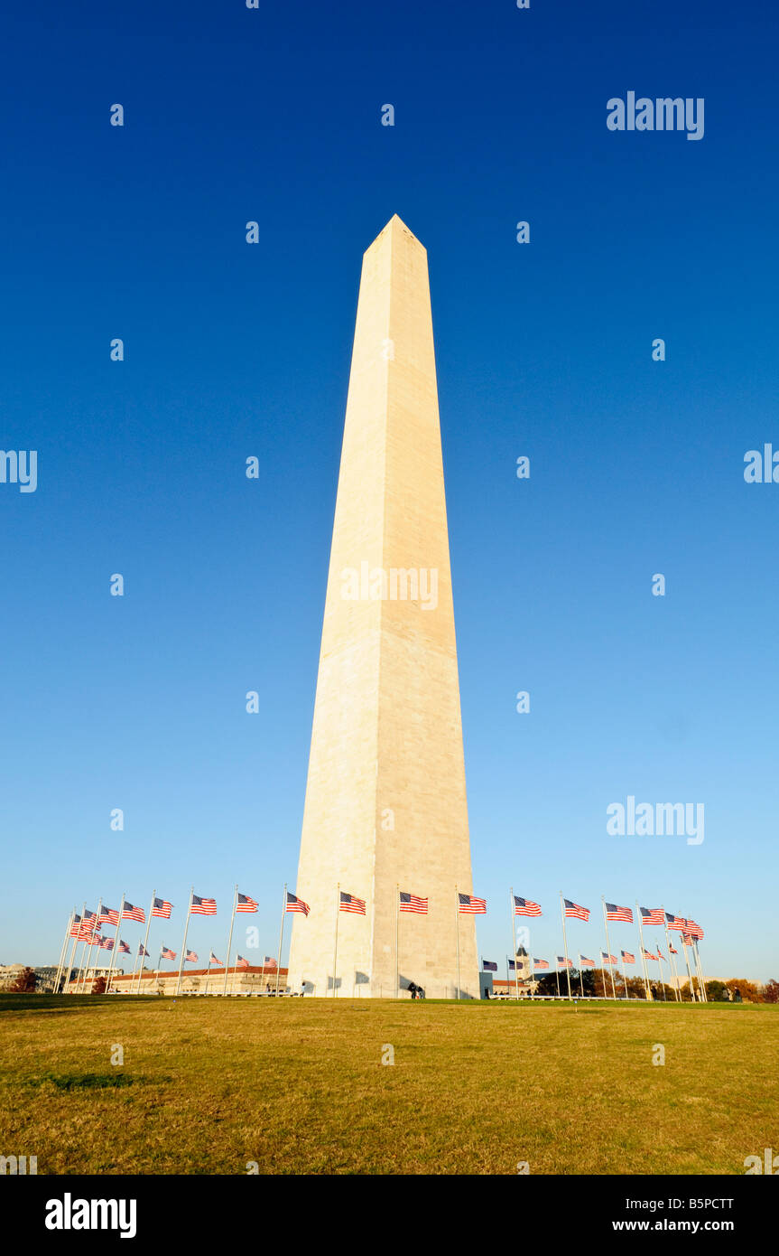 Flags washington monument hi-res stock photography and images - Alamy