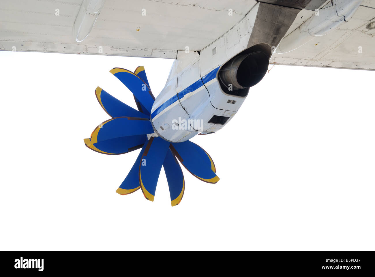 Engine with double blue propellers under white wing of commercial ...
