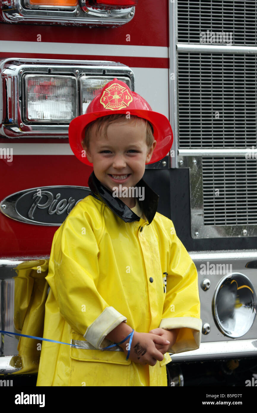 Fireman in turnout gear hi-res stock photography and images - Alamy