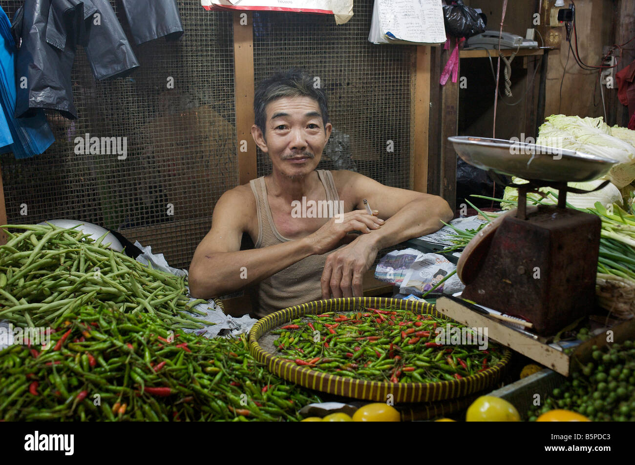 Indonesian market stall owner Stock Photo - Alamy