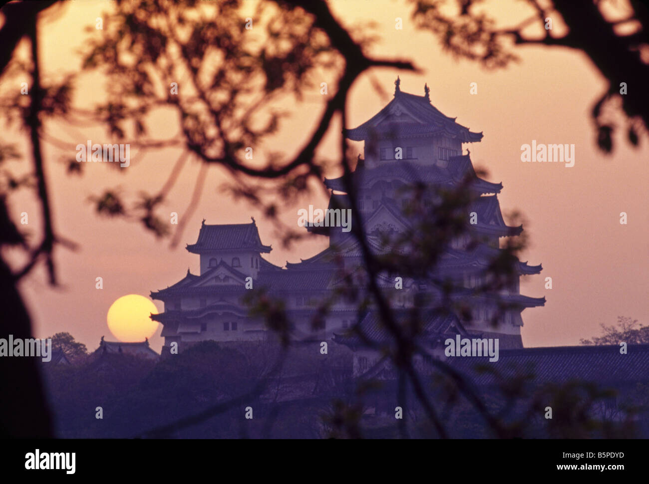 setting sun behind samurai castle of Himeji, Japan Stock Photo - Alamy