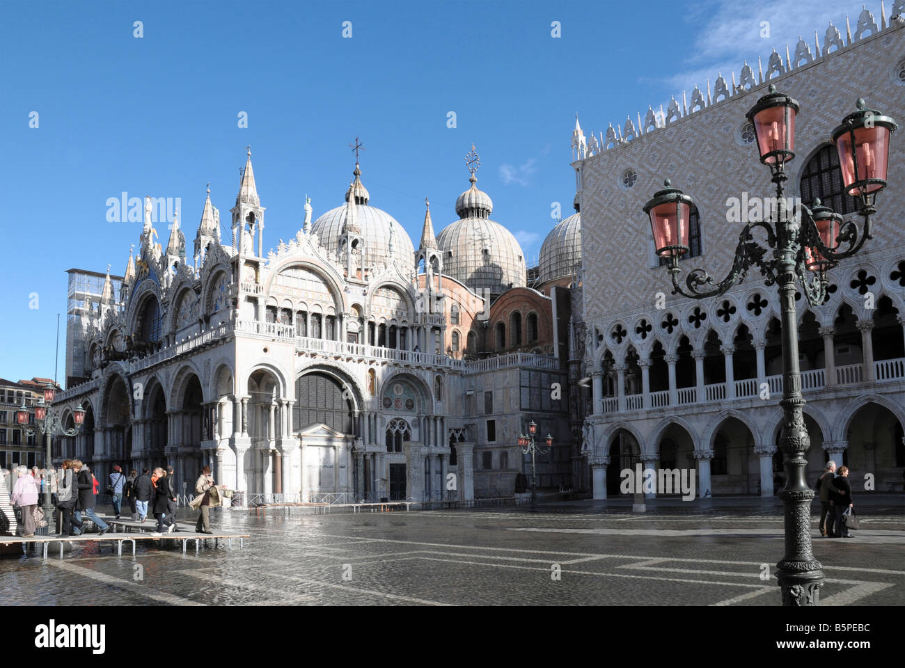 Basilica di San Marco and the Doge's Palace, St Mark's Square, Venice ...