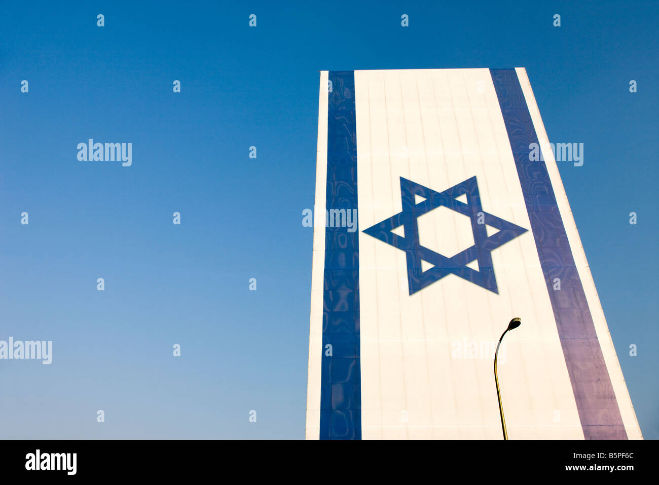 GIANT ISRAELI FLAG TEL AVIV ISRAEL Stock Photo - Alamy