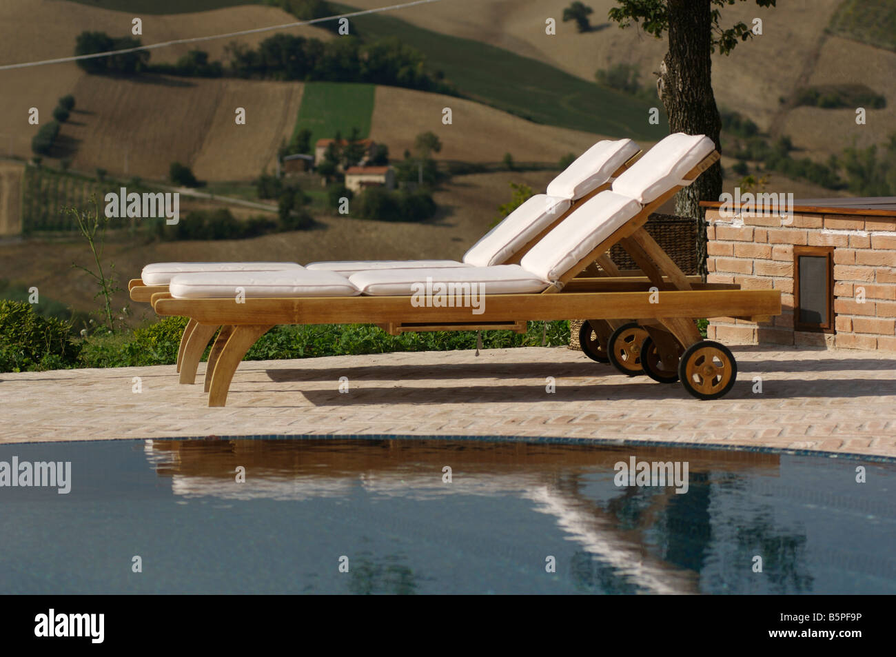 Infinity pool italy hi-res stock photography and images - Alamy