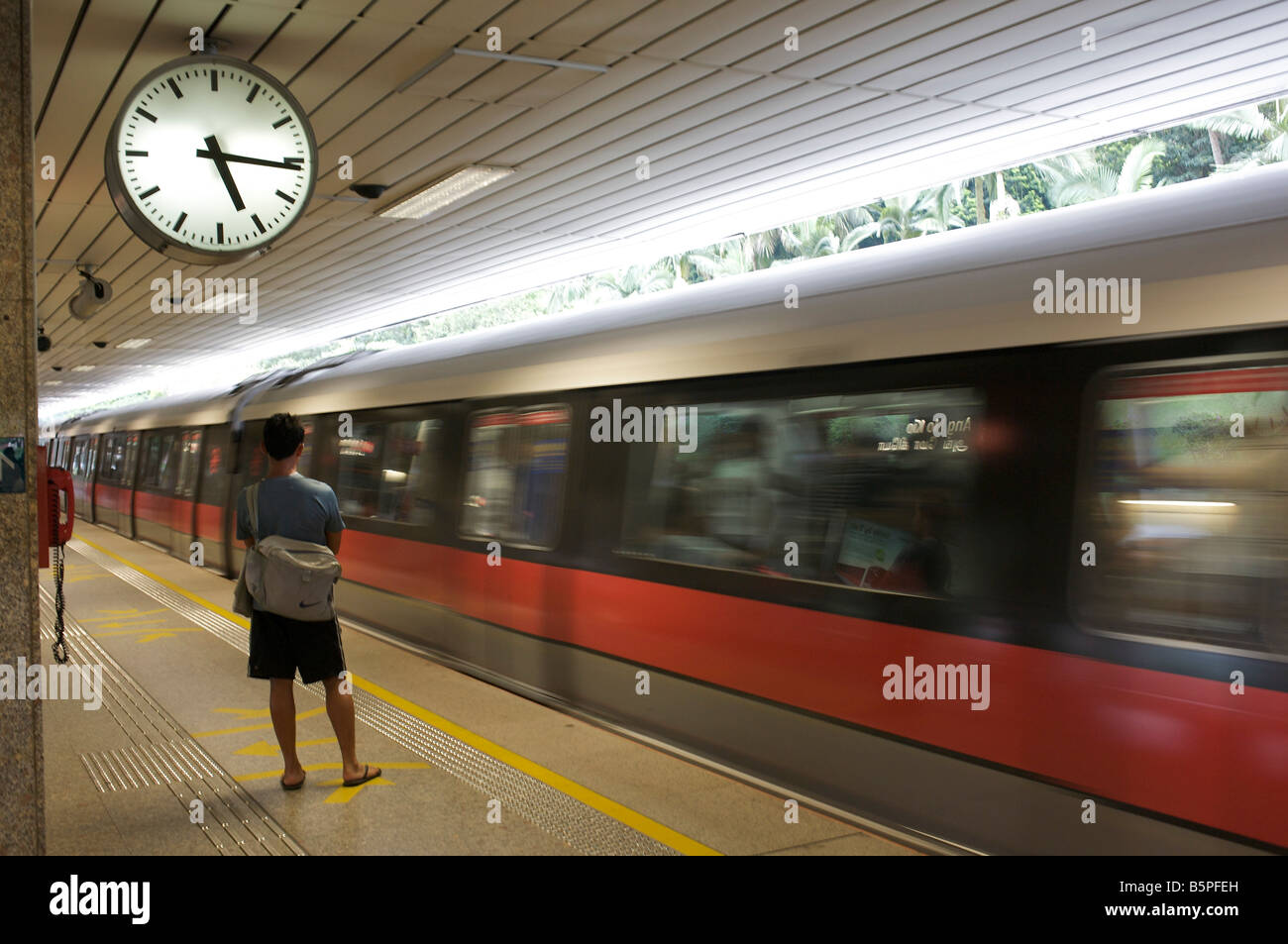 Singapore mrt railway hi-res stock photography and images - Alamy