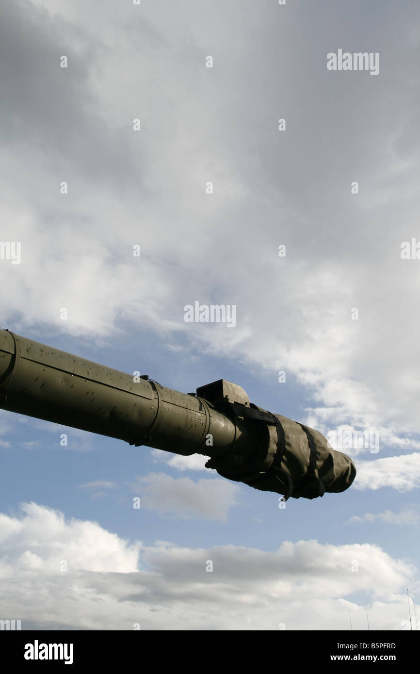 detail of army tank gun turret on battle field Stock Photo - Alamy