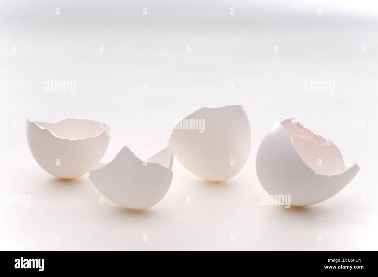 Empty eggshells hi-res stock photography and images - Alamy