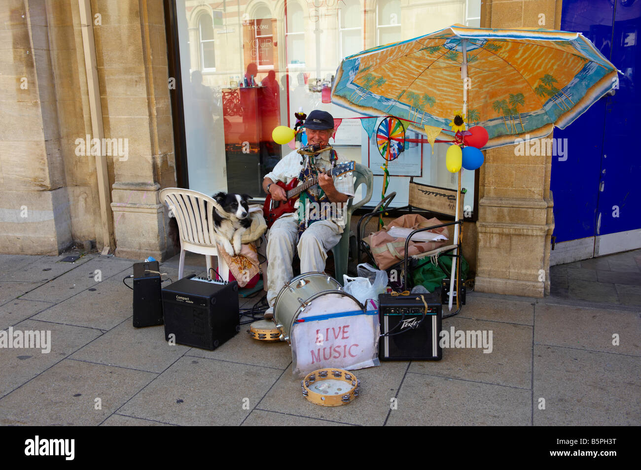 Busker with dog hi-res stock photography and images - Alamy