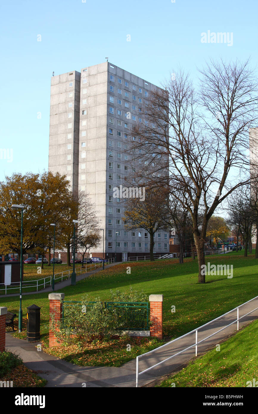 Tower block flats hi-res stock photography and images - Alamy