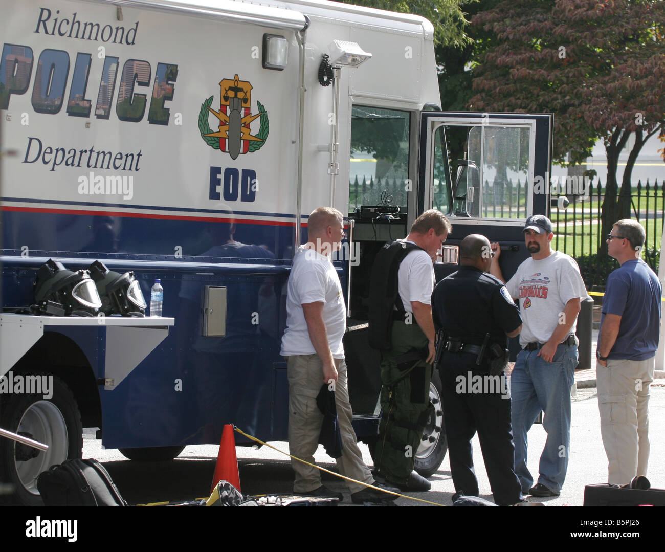 Bomb squad check on a suspicios package near a courthouse in virginia ...