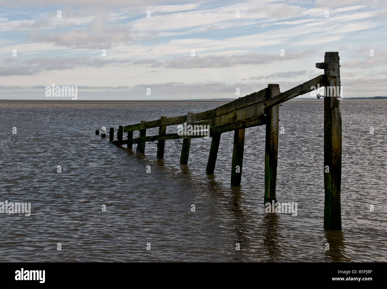 Wooden sea structure hi-res stock photography and images - Alamy