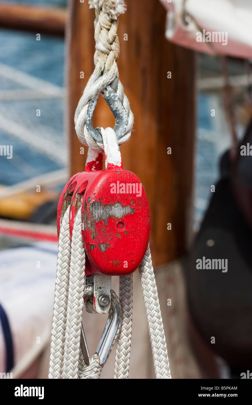 Old sailing wooden blocks rigging hi-res stock photography and images ...