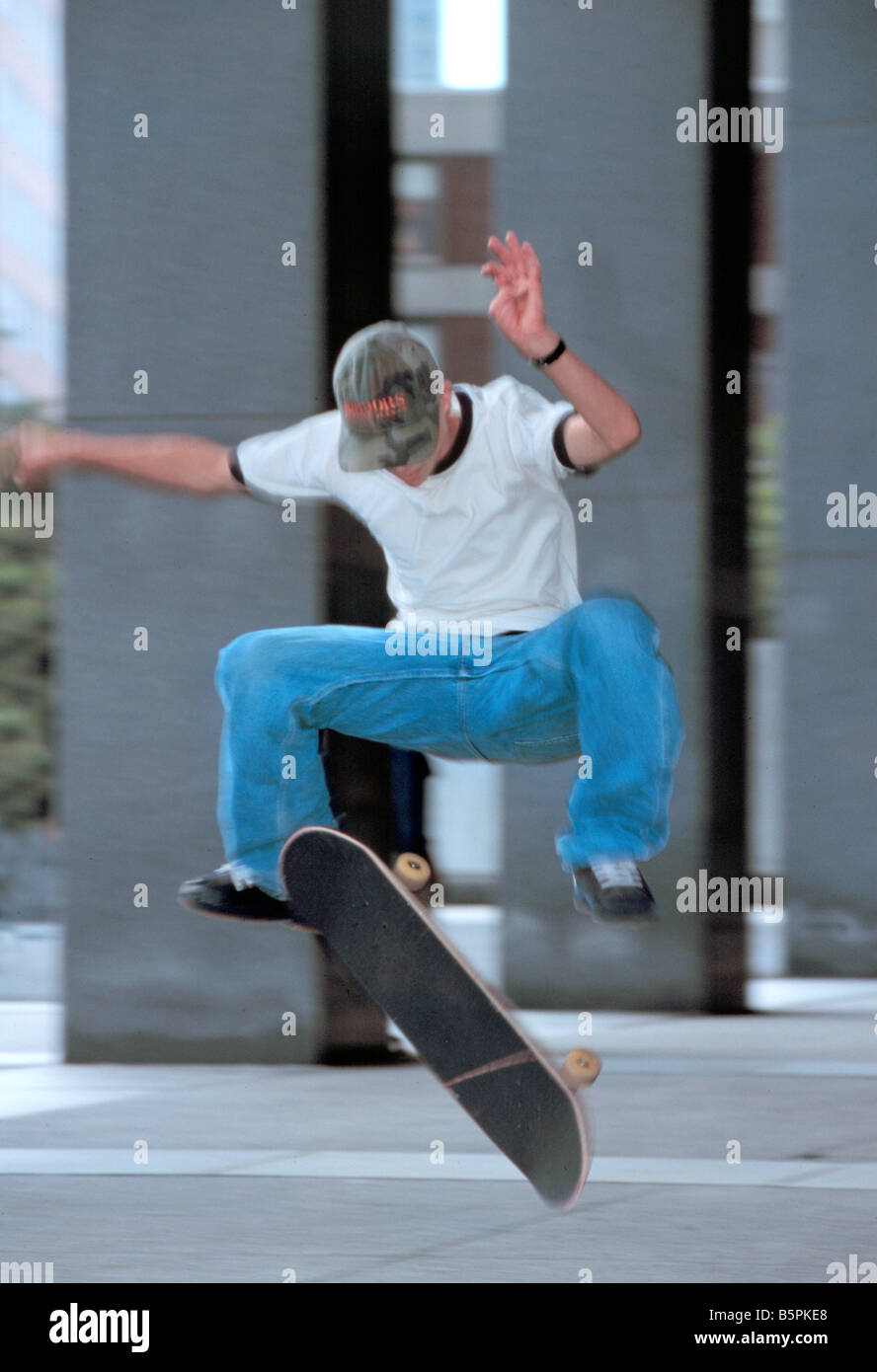 Skateboarder jump hi-res stock photography and images - Alamy