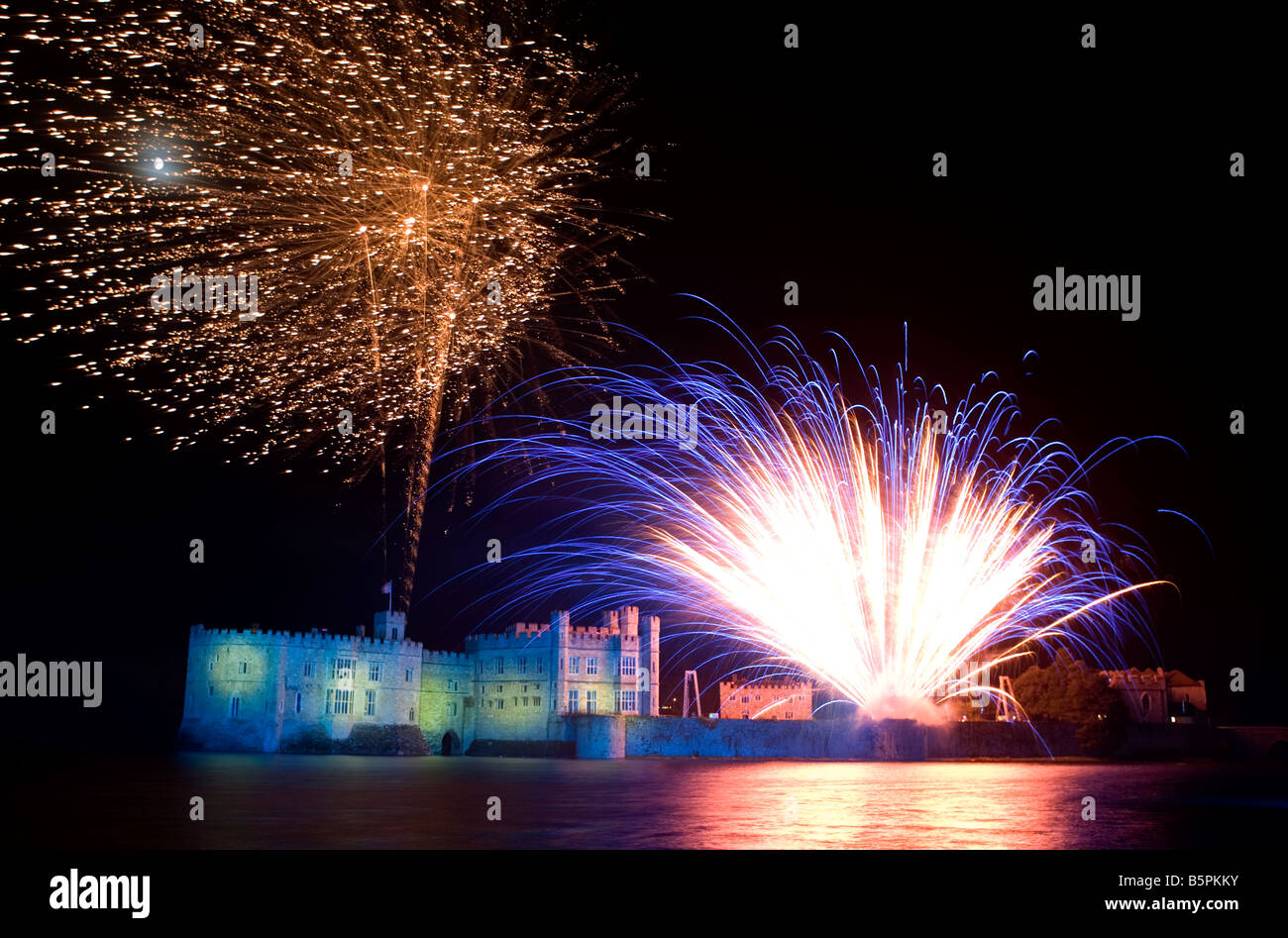 Firework castle hi-res stock photography and images - Alamy