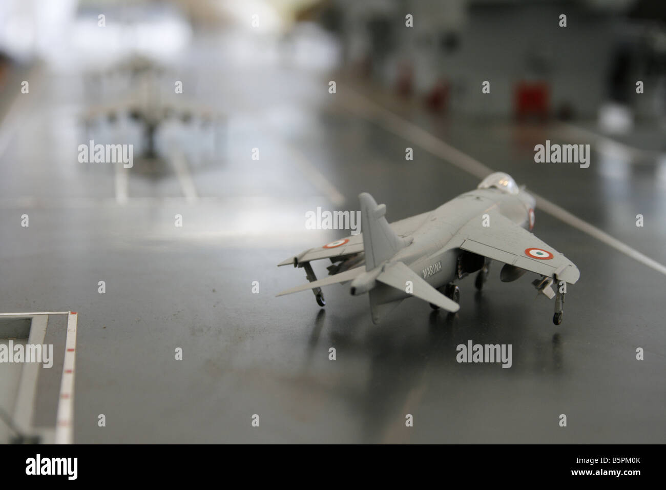 model fighter jet on board aircraft carrier deck Stock Photo - Alamy