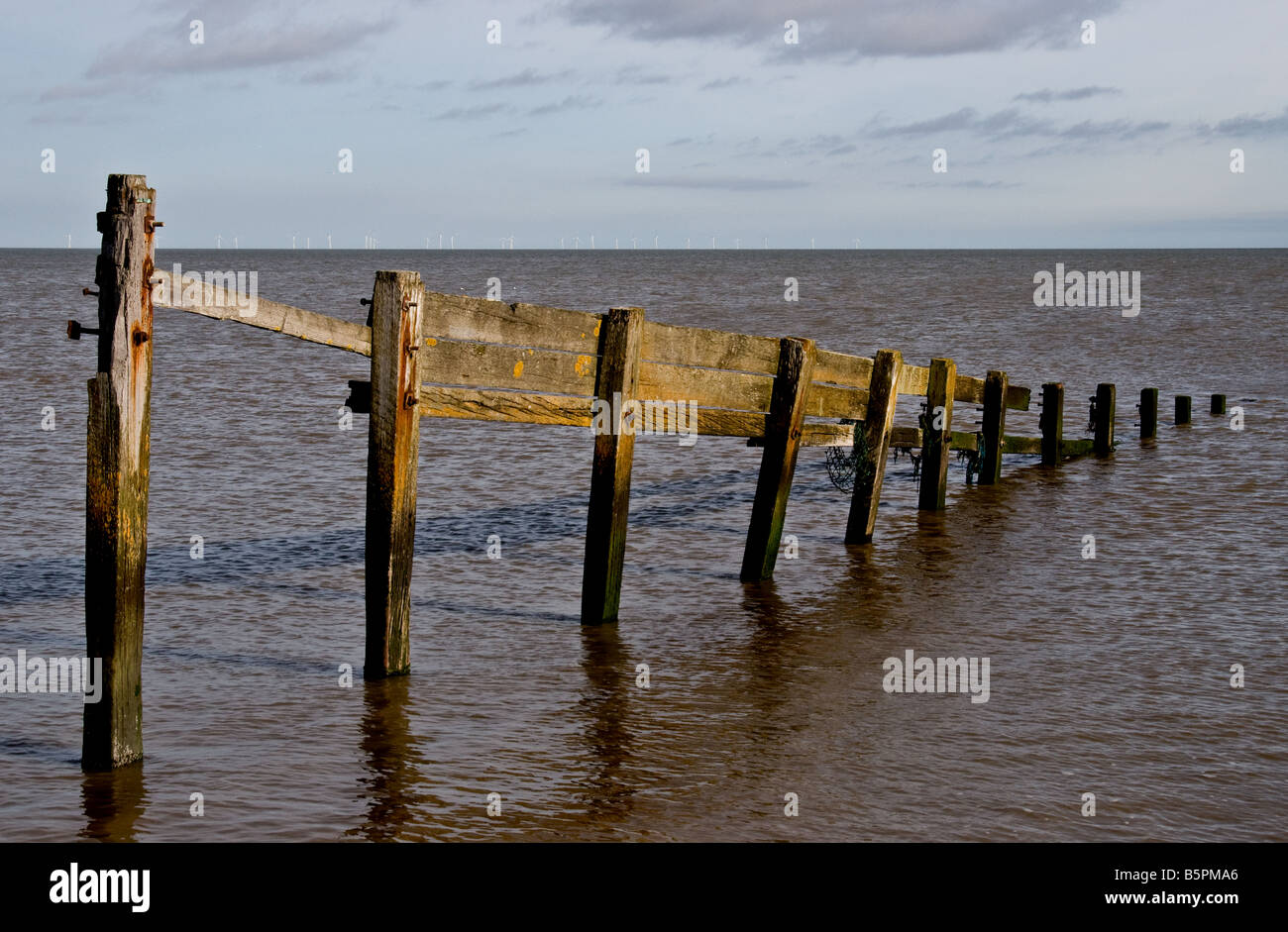 Wooden sea structure hi-res stock photography and images - Alamy