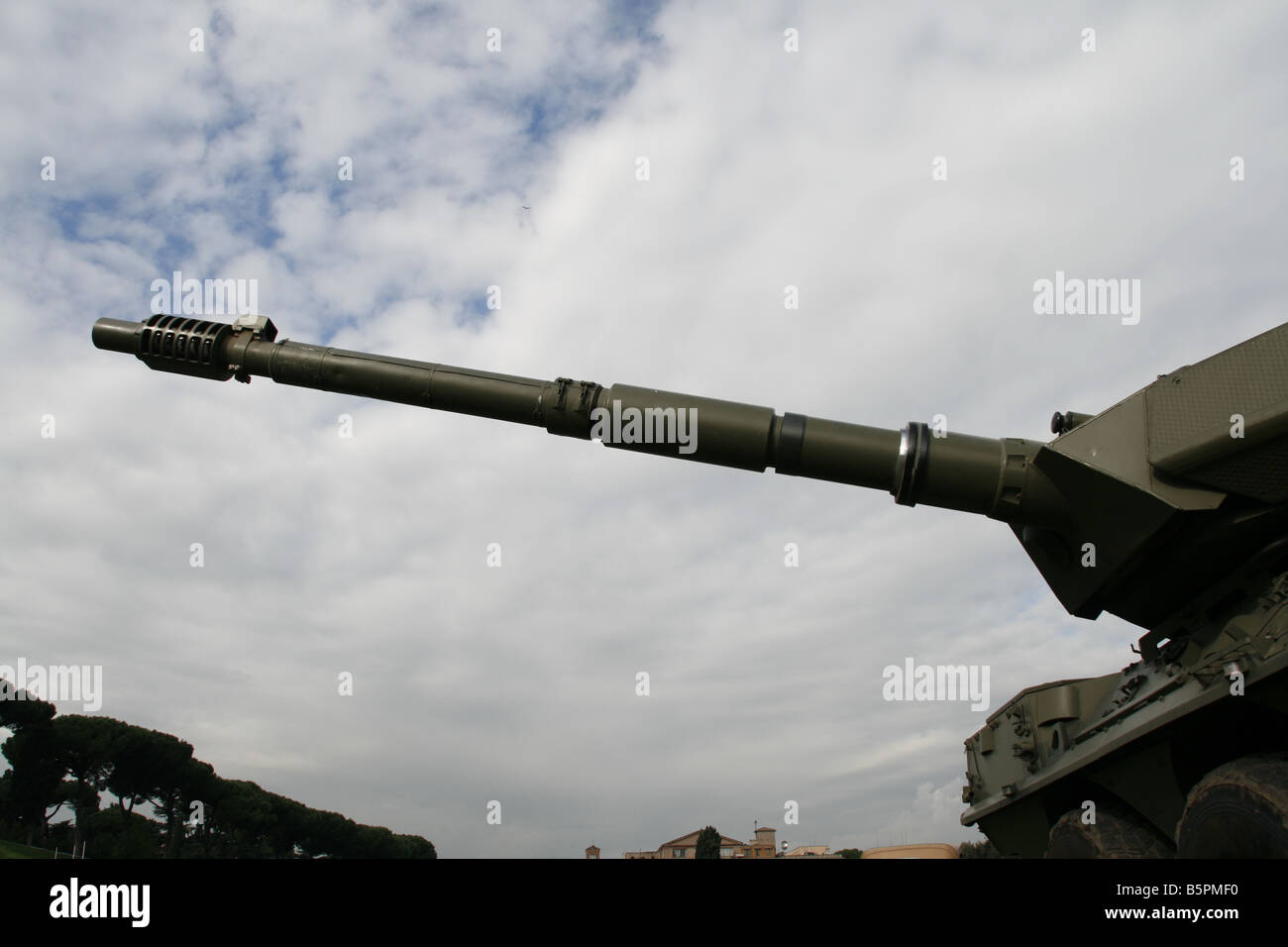 detail of army tank gun turret on battle field Stock Photo - Alamy