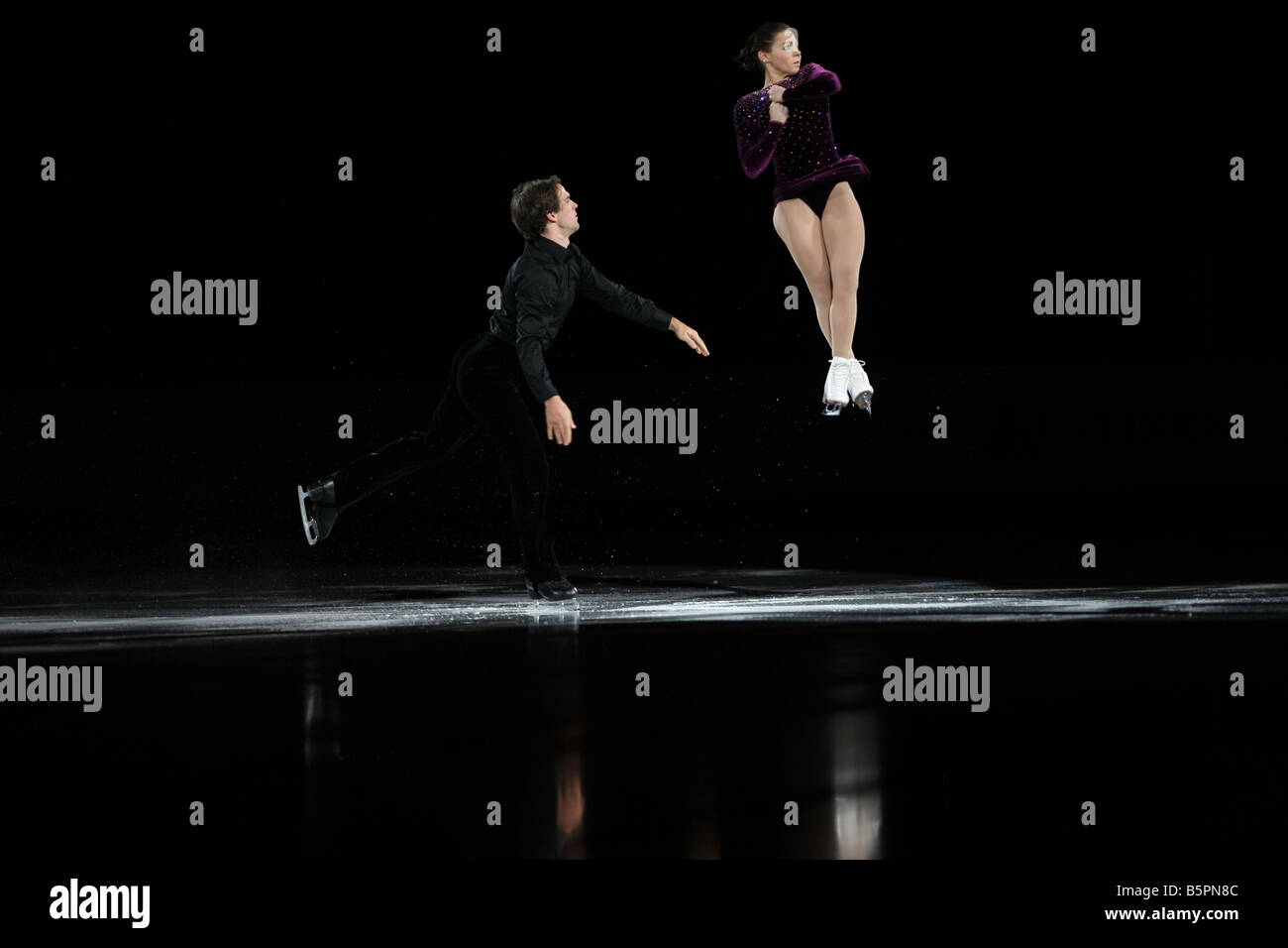 Pairs figure skating jump hi-res stock photography and images - Alamy