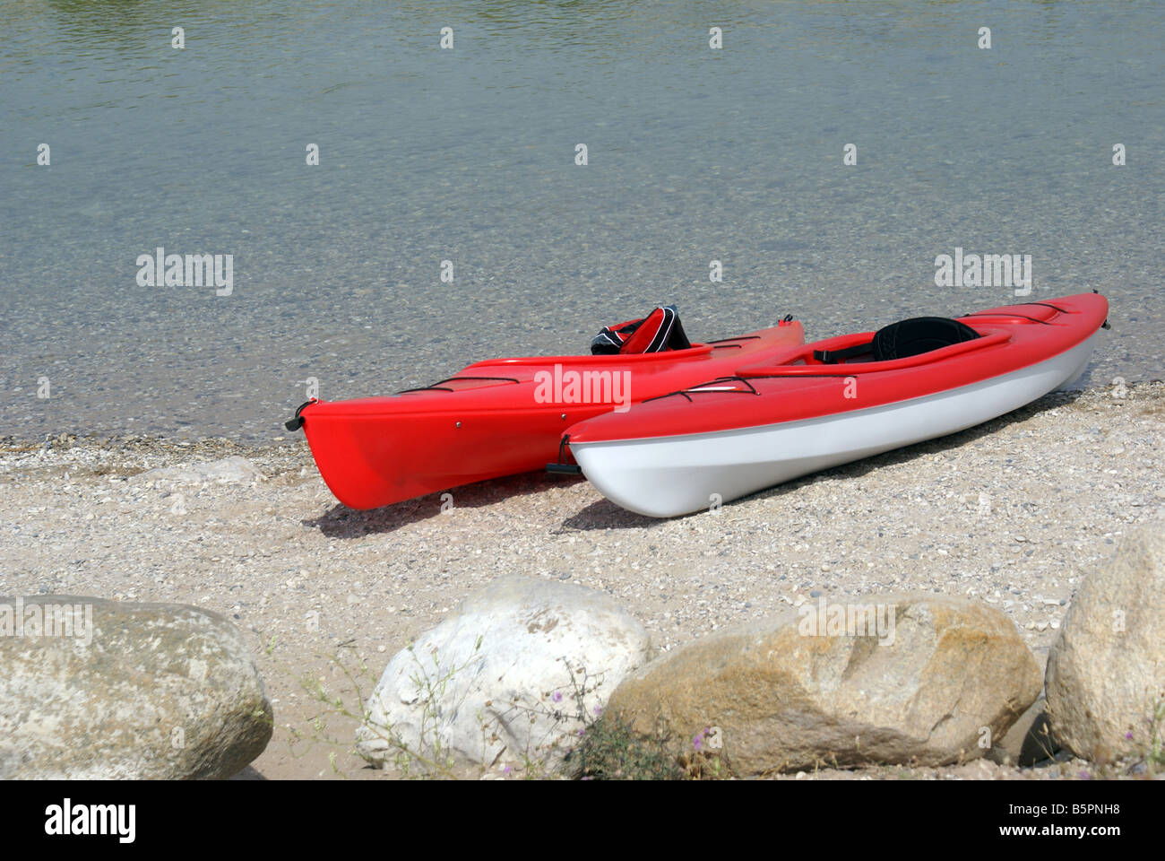 2 red kayaks hi-res stock photography and images - Alamy
