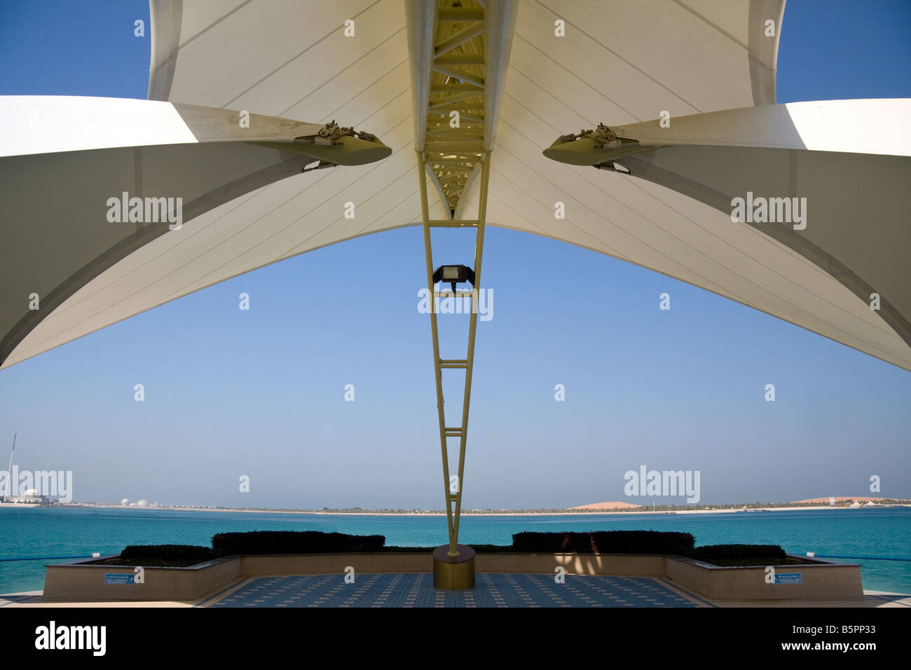 View of the gulf off the coast of Abu Dhabi with modern shade Stock ...