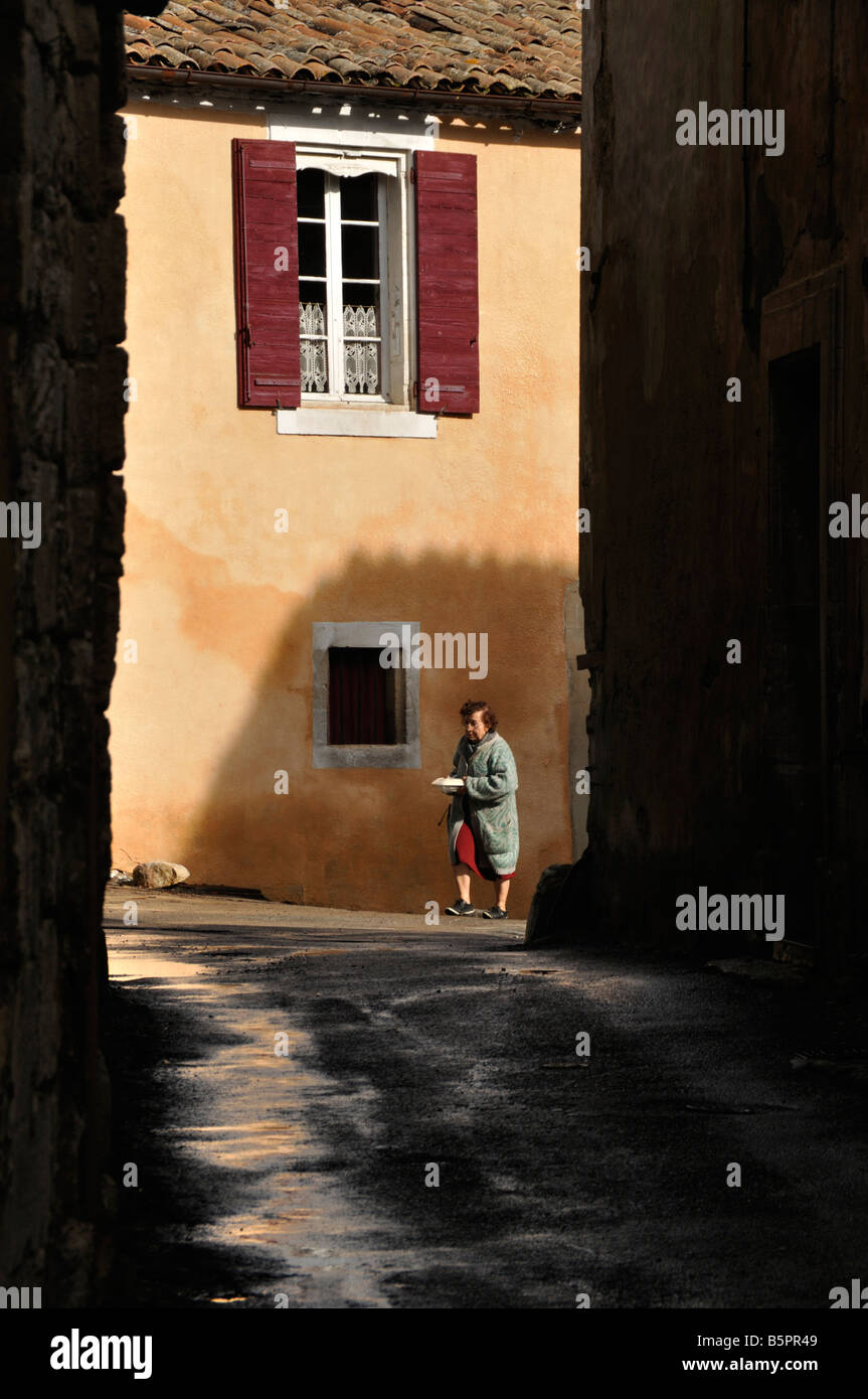 Narrow street Cereste Provence France Stock Photo - Alamy