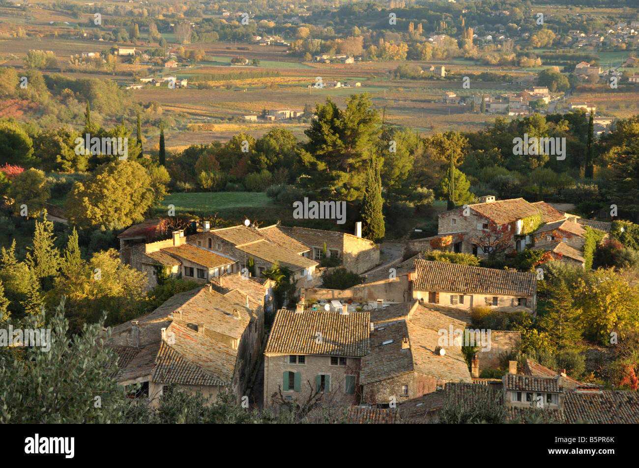 Oppede le vieux hi-res stock photography and images - Alamy